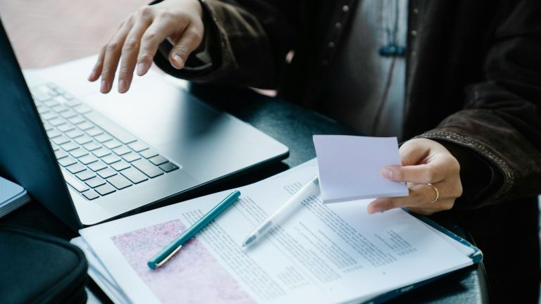 Pengertian Landasan Teori, Isi, Cara Membuat, Tips dan Contohnya - Halo ...