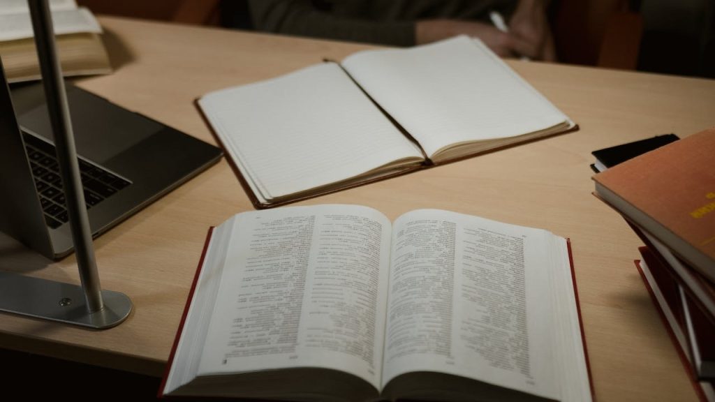 Pengertian, Cara Membuat, hingga Contoh Glosarium dalam Buku - Halo ...