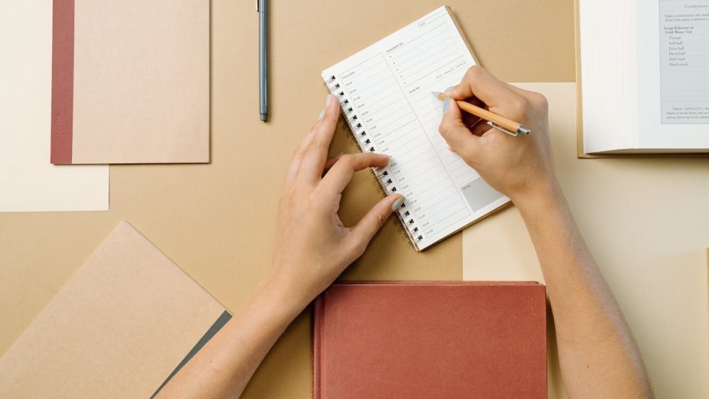 Aturan Penulisan Kata "atau" yang Benar Sesuai EYD V - Halo Bookstore