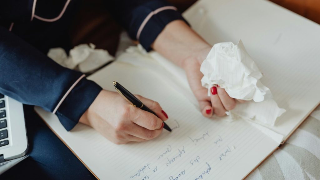 Rapi atau Rapih? Ini Dia Penulisan yang Benar Sesuai KBBI - Halo Bookstore