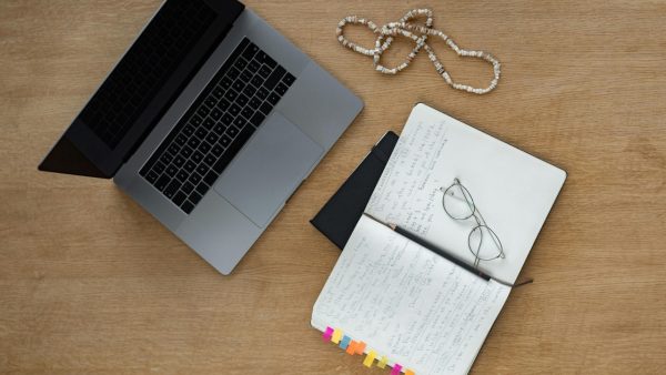 Rapi atau Rapih? Ini Dia Penulisan yang Benar Sesuai KBBI - Halo Bookstore