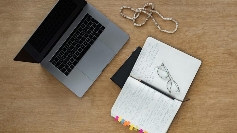 Rapi atau Rapih? Ini Dia Penulisan yang Benar Sesuai KBBI - Halo Bookstore