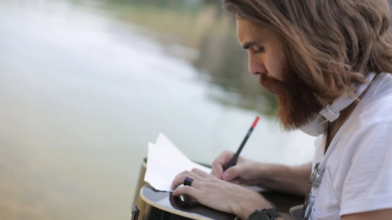 Makna Simbol dalam Puisi yang Membuat Kata Lebih Bermakna - Halo Bookstore