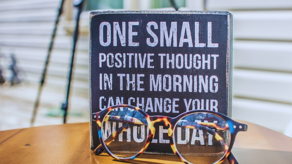 Menulis Quotes Kreatif yang Powerful, Cara dan Contohnya!